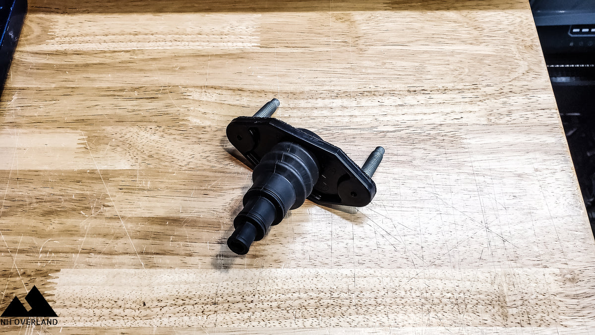 NH Overland Wire Loom Dash Plug