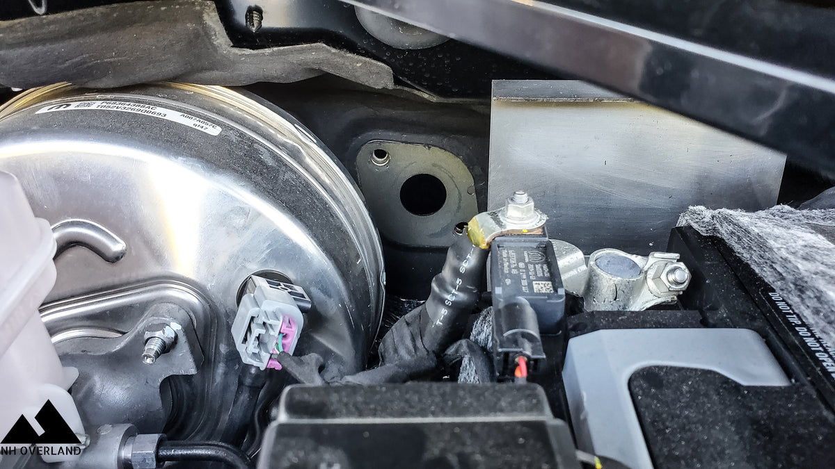 NH Overland Wire Loom Dash Plug